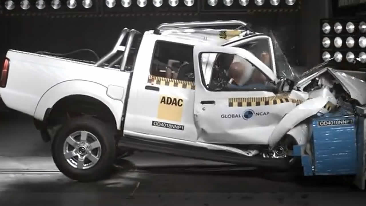 crash test Nissan NP300 Hardbody • Défi Moteurs