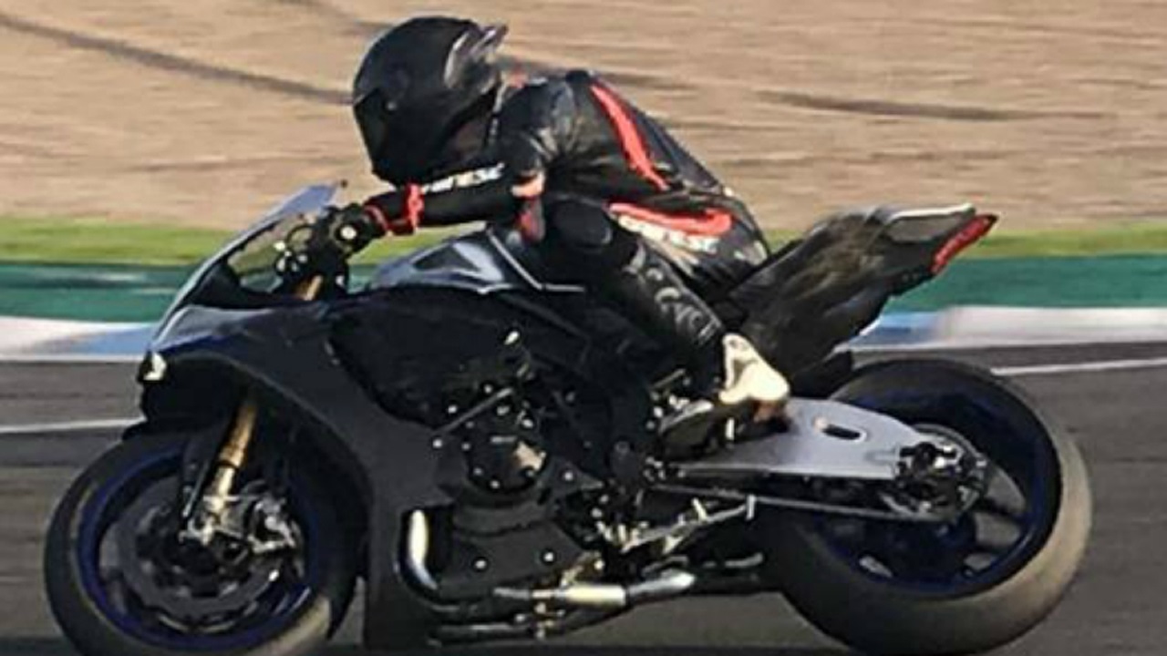 Lewis Hamilton moto course • Défi Moteurs