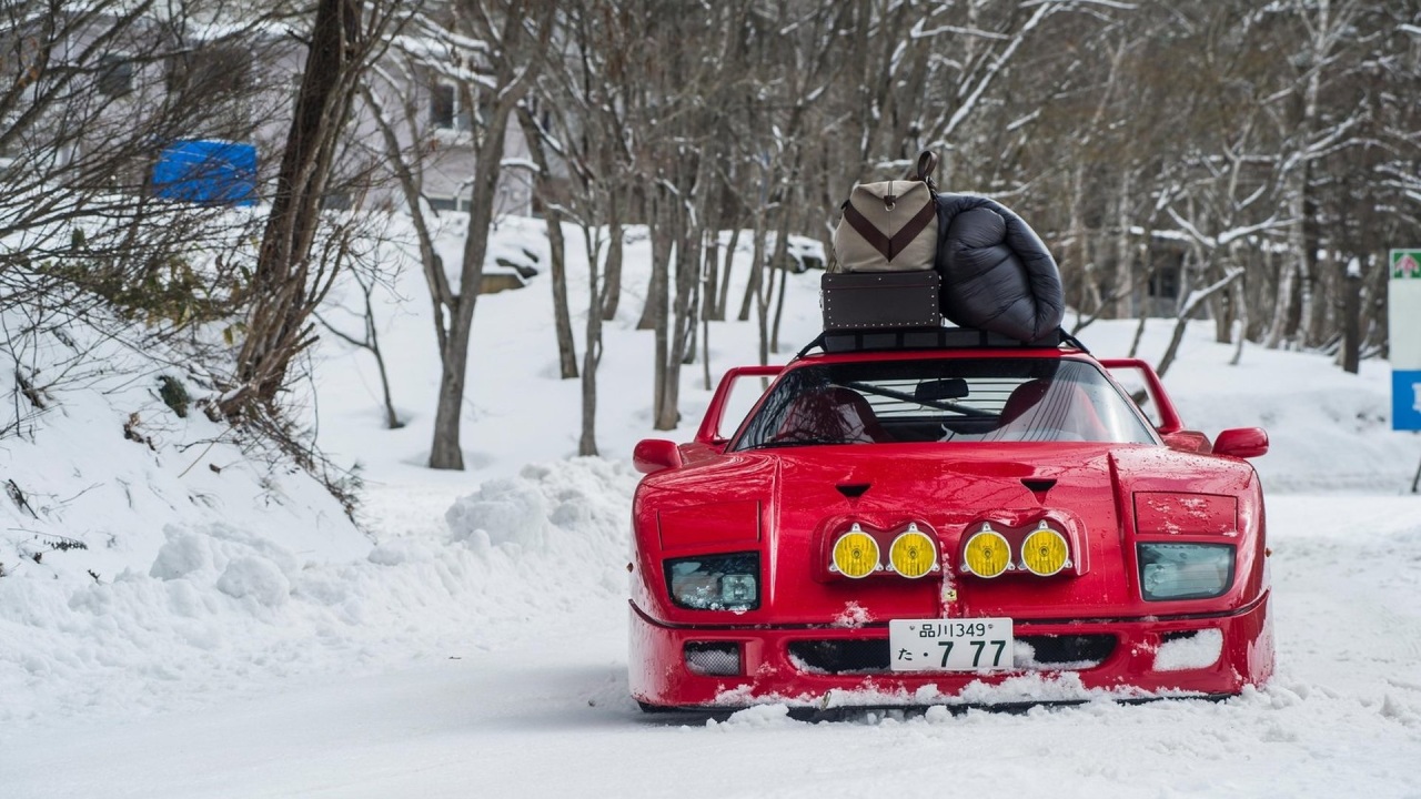 ferrari-f40-tackles-a-ski-slope • Défi Moteurs